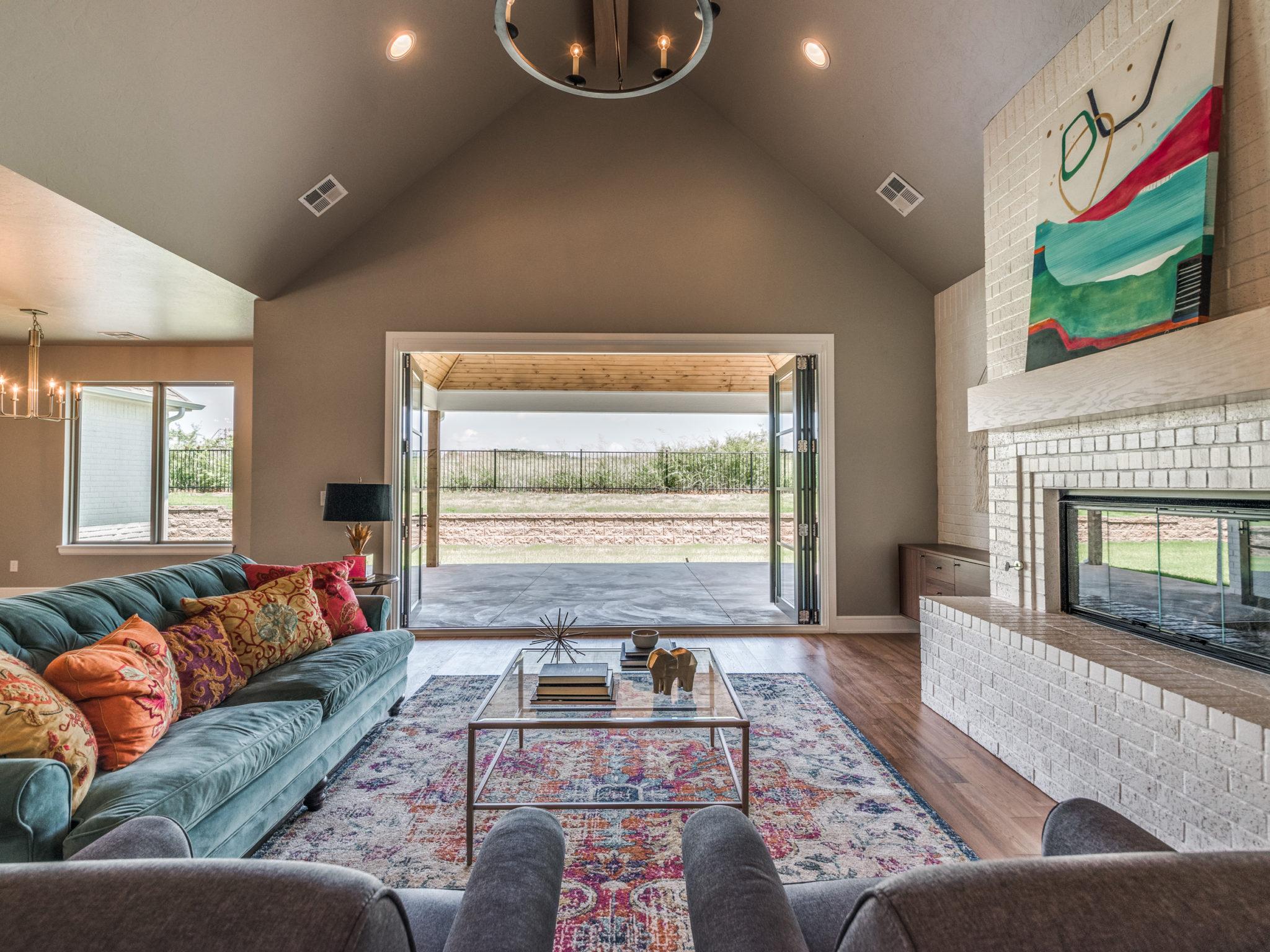 Hillside Farmhouse - Oak & Willow